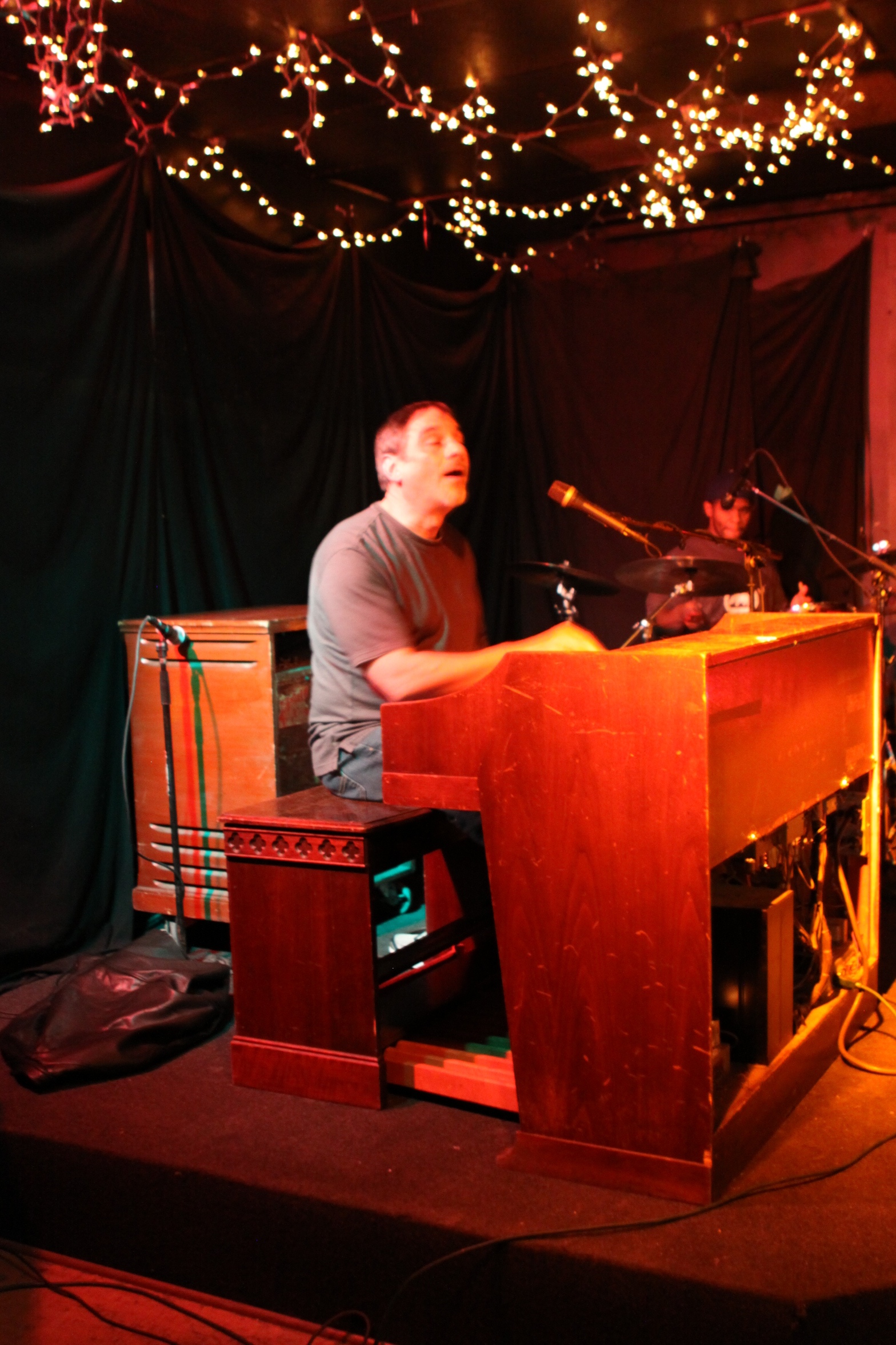 Tony Monaco on Hammond B3 Organ – Jazz at the Rumba Cafe – Ruth E ...