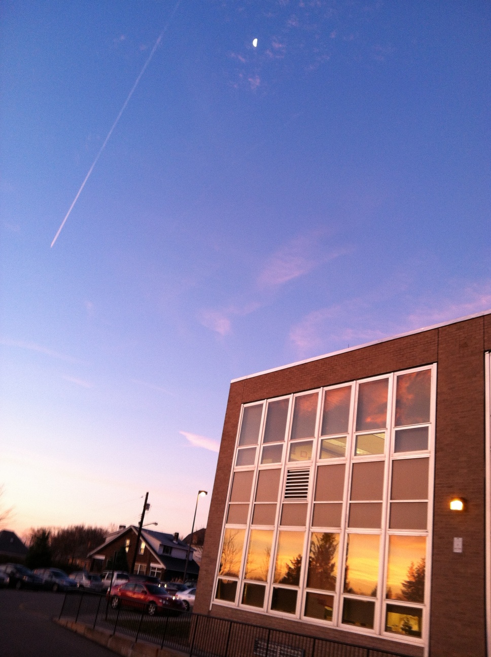 A Vapor Trail, the Moon and Thursday’s Sunrise in the High School ...