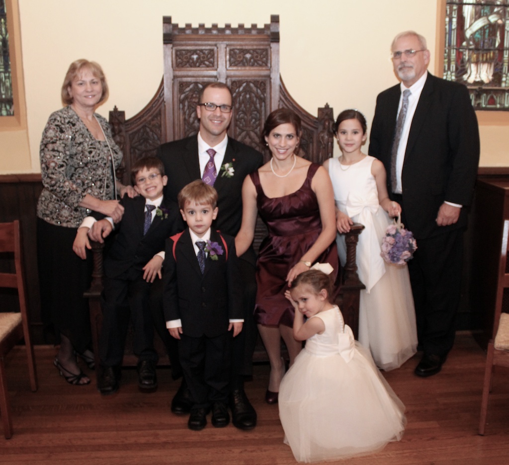 family at wedding – Ruth E. Hendricks Photography